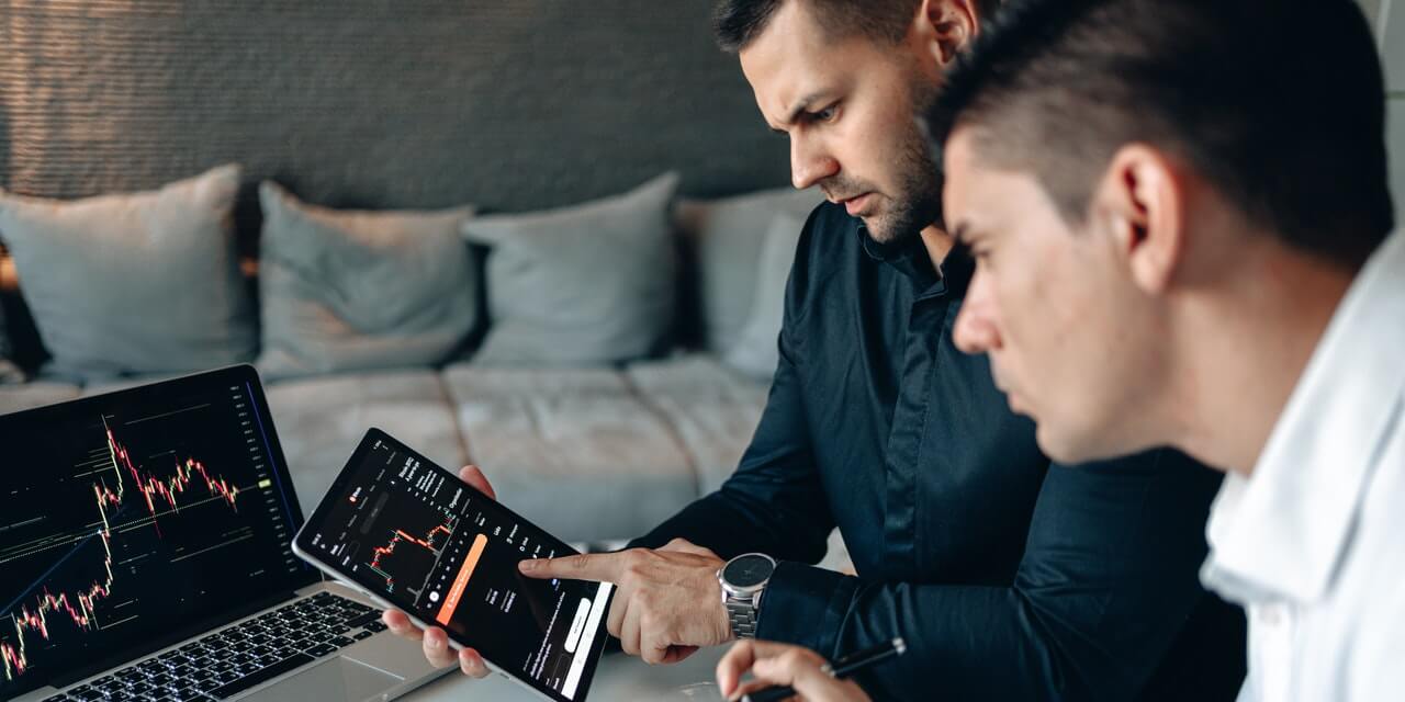 5 Tips To Help You Become a Professional Online Trader - OneUp Trader Blog